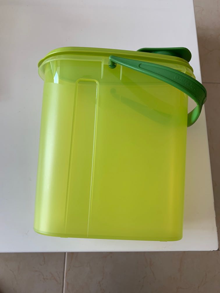 Tupperware container , Furniture & Home Living, Kitchenware & Tableware ...