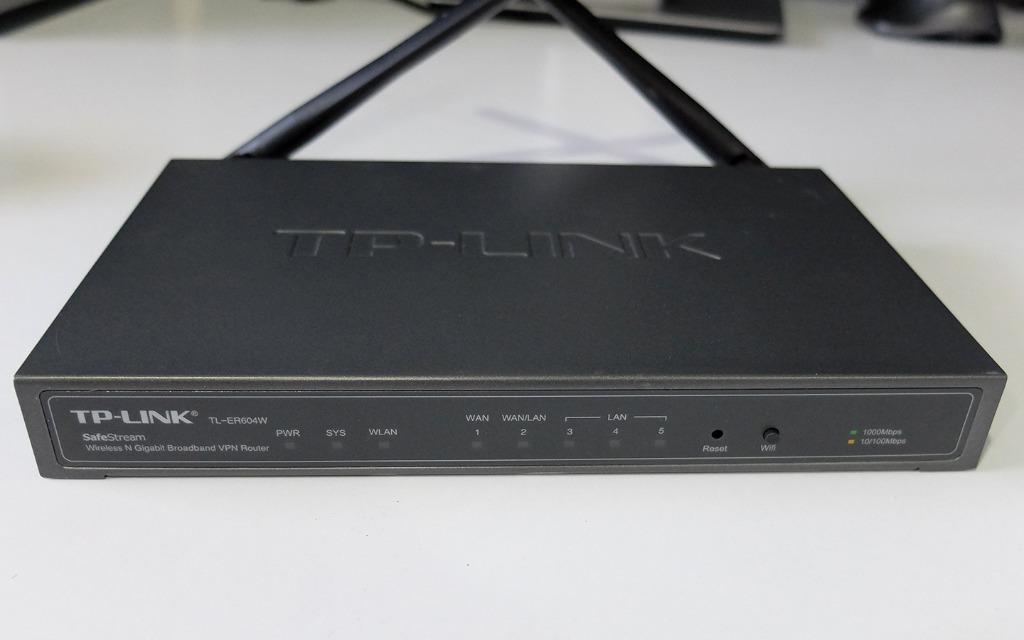 TP-Link ER-604W Wireless N Gigabit Load Balancing Router with Wi-Fi ...