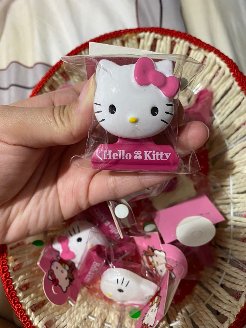 Hello kitty paper clip, Everything Else on Carousell