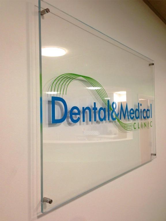 PASANG PAPAN TANDA AKRILIK l acrylic signage, Services, Others on Carousell