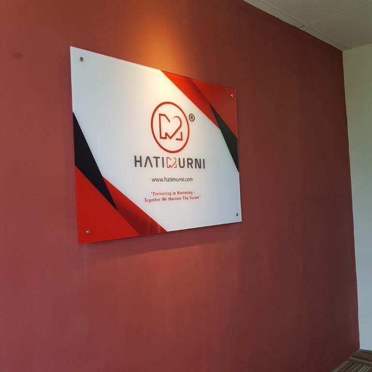 PASANG PAPAN TANDA AKRILIK l acrylic signage, Services, Others on Carousell