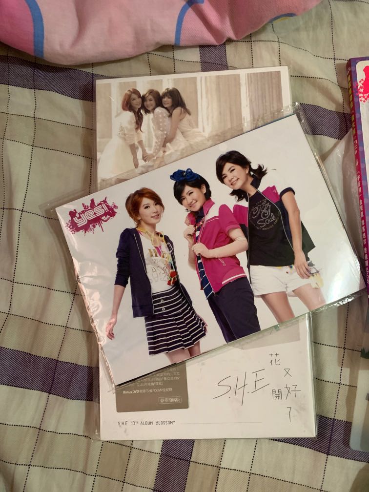 S.H.E. CD 台灣, 興趣及遊戲, 音樂、樂器 & 配件, 音樂與媒體 - CD 及 DVD - Carousell