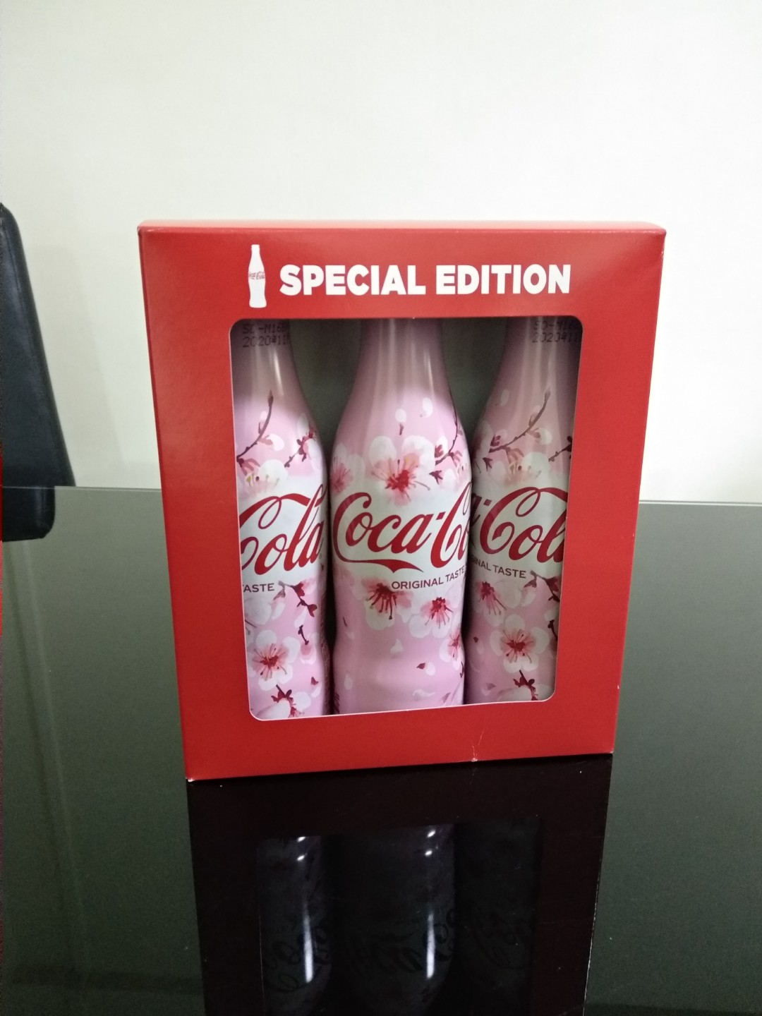 Coca Cola Collection 2020 Japan Sakura limited edition, Food & Drinks ...