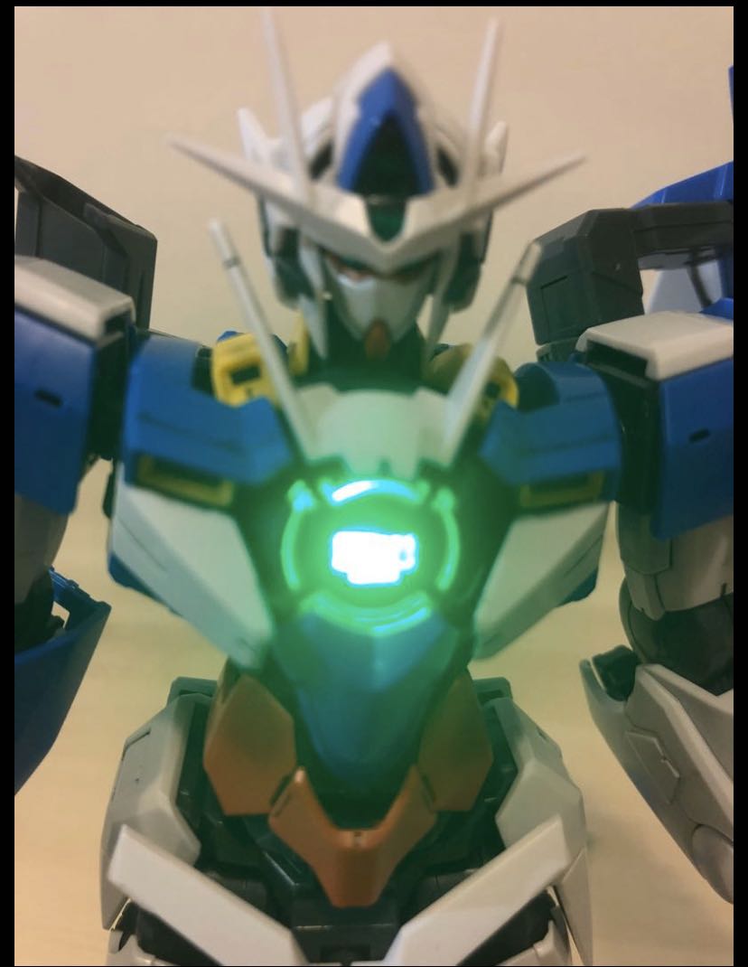 MG 1/100 高達 Gundam 00Q Full saber 全刃式00Q, 興趣及遊戲, 玩具 & 遊戲類 - Carousell