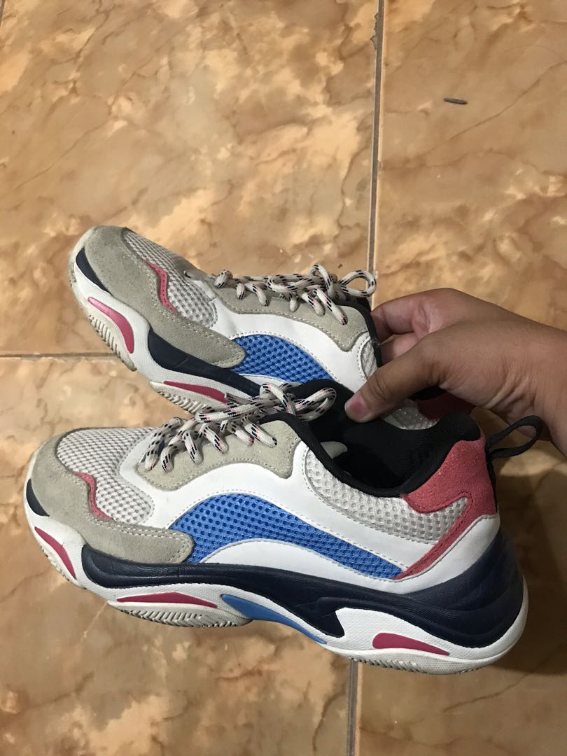 WORLD BALANCE | KAIA, Women's Fashion, Footwear, Sneakers on Carousell
