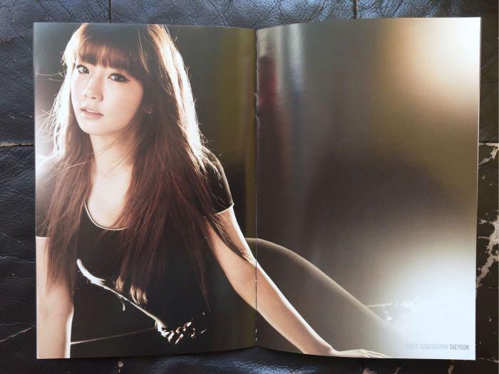 少女時代 vol. 2 run devil run 韓國版 cd + tae yeon 太妍 泰妍 海報, 興趣及遊戲, 收藏品及紀念品, 韓流 - Carousell