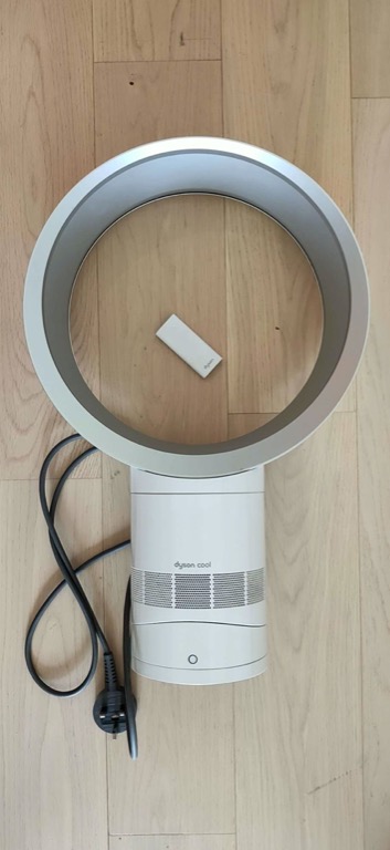 Dyson AM06 Table Fan 風扇 無葉風扇, 家庭電器, 冷氣機及暖風機 - Carousell