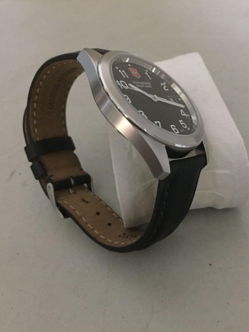 Victorinox Garrison Quartz Men’s Watch, Men's Fashion, Watches ...