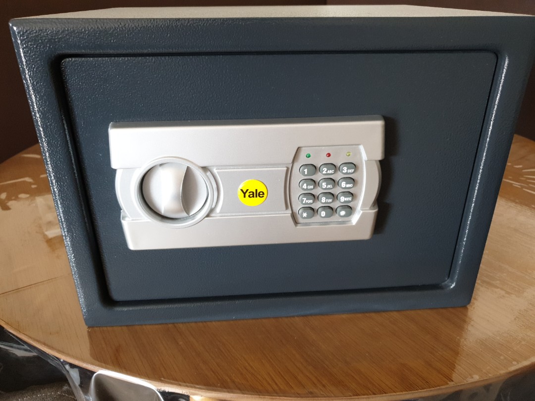 Yale Safe Box, Everything Else on Carousell