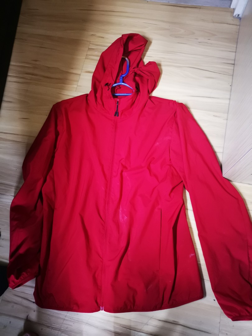 Uniqlo red jacket, Men's Fashion, Coats, Jackets and Outerwear on Carousell