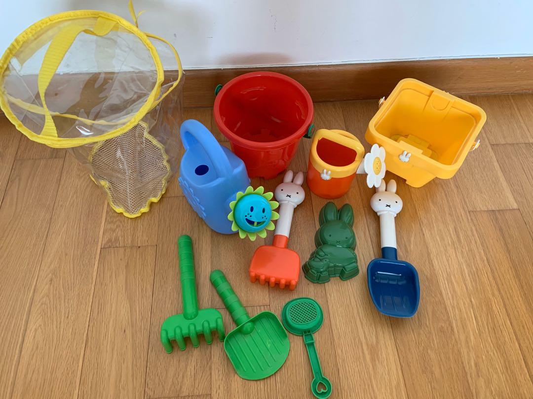 Water play set - FREE, Babies & Kids, Infant Playtime on Carousell