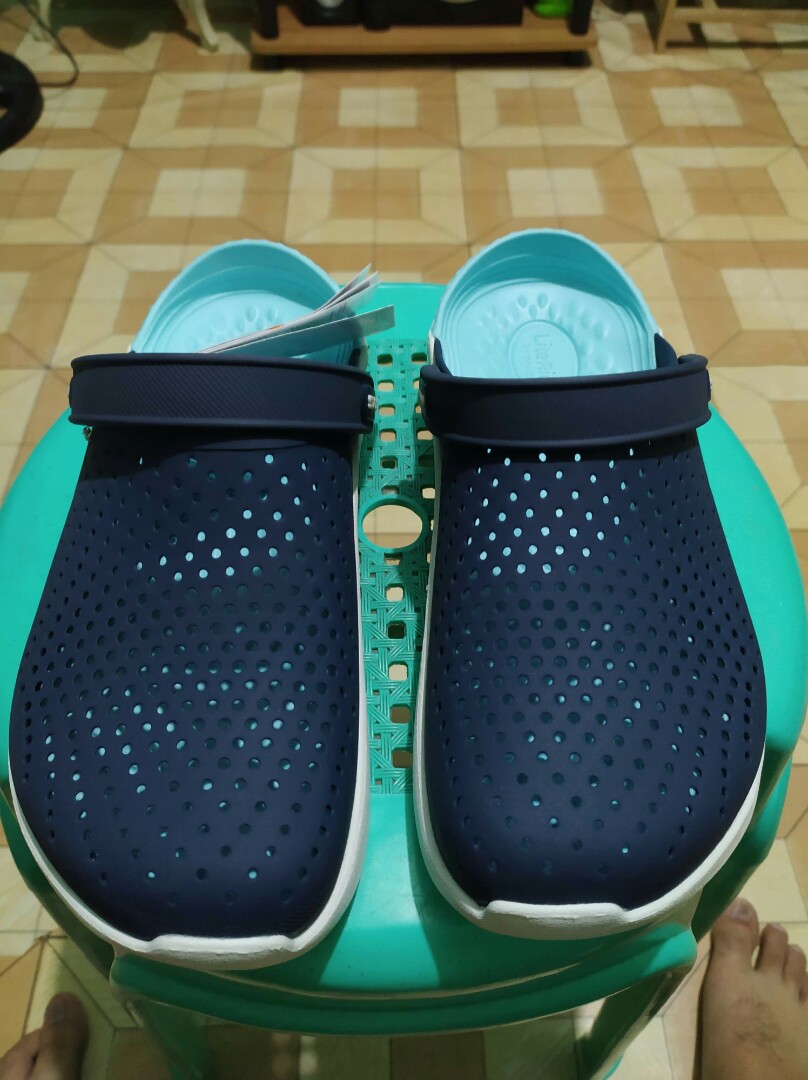 crocs lite ride, Men's Fashion, Footwear, Slippers & Slides on Carousell