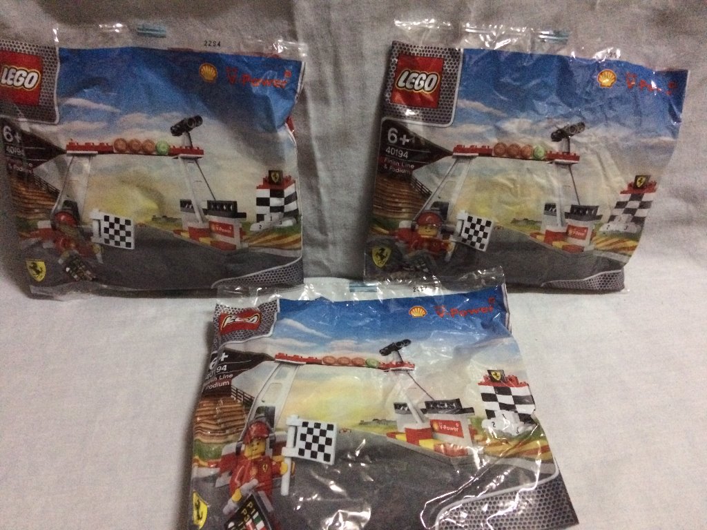LEGO Shell Ferrari Finish Line & Podium 40194, Hobbies & Toys, Toys ...