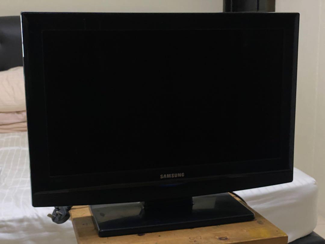 Old Samsung LCD TV, TV & Home Appliances, TV & Entertainment, TV on ...