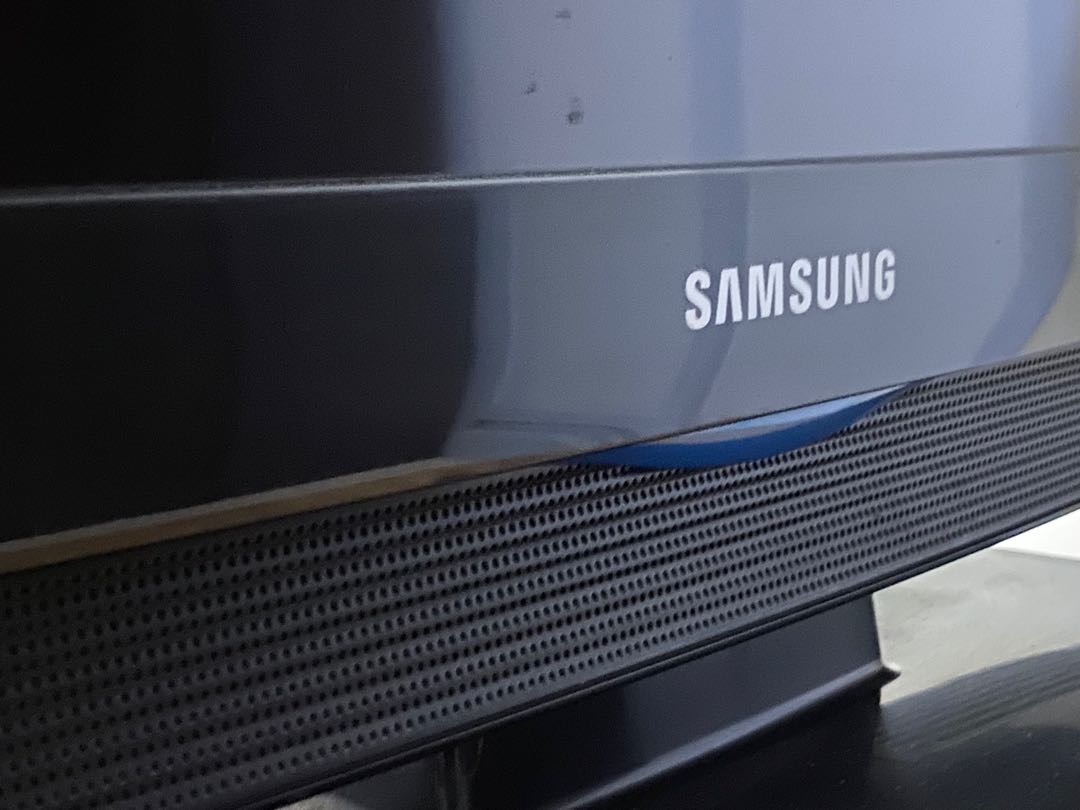 Old Samsung LCD TV, TV & Home Appliances, TV & Entertainment, TV on ...