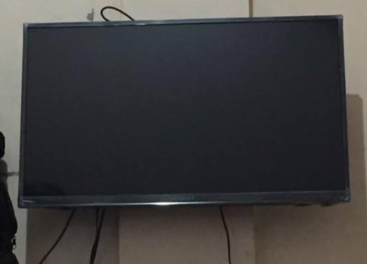 DEVANT SMART LED 32", TV & Home Appliances, TV & Entertainment ...