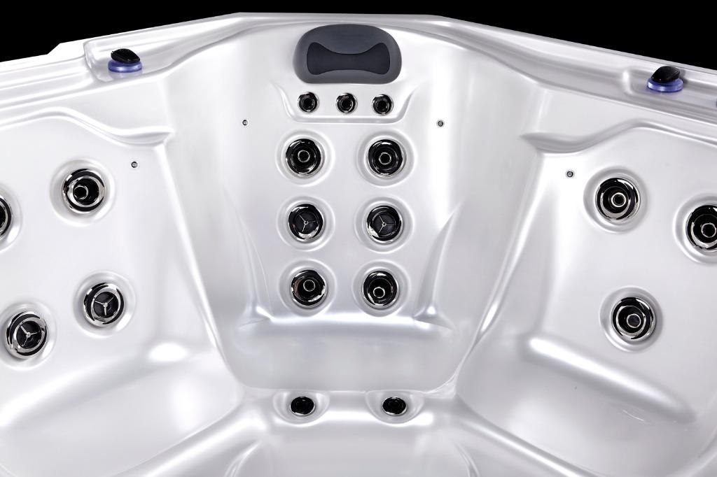 LUXURY OUTDOOR JACUZZI MODEL SR805A WITH MASSAGE JETS POWERED BY US ...