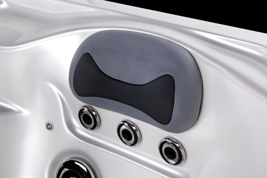 LUXURY OUTDOOR JACUZZI MODEL SR805A WITH MASSAGE JETS POWERED BY US ...