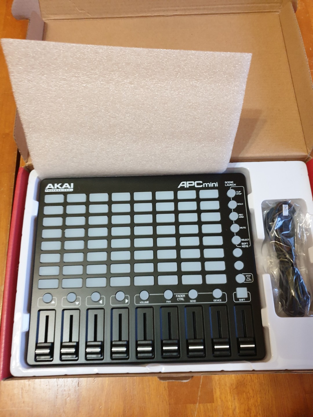 Akai APC Mini controller for Ableton, Hobbies & Toys, Music & Media ...