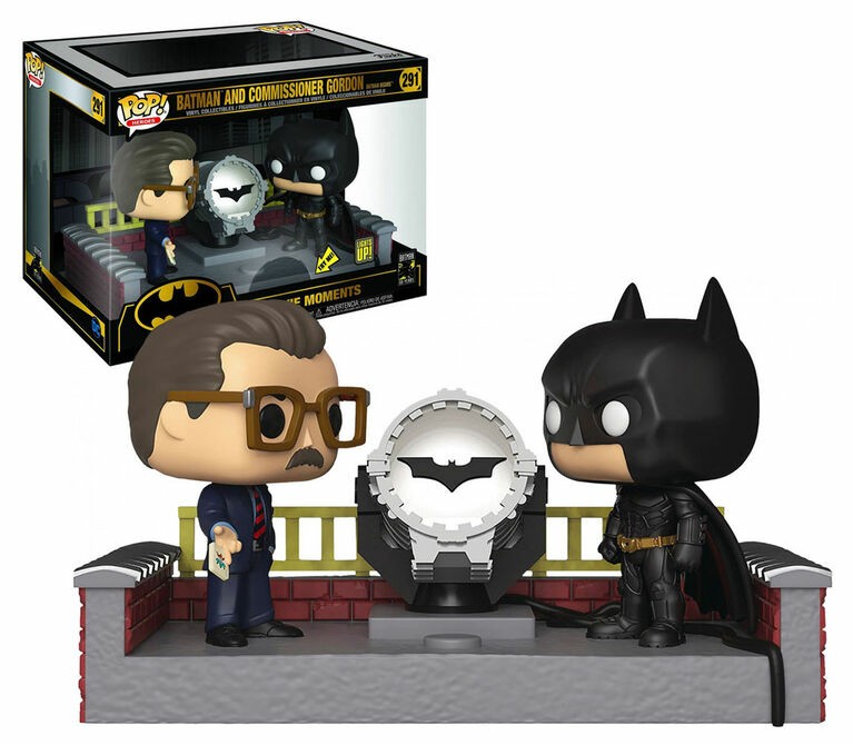 Funko Pop! Movie Moment: Batman 80th - Batman with Light Up Bat Signal ...