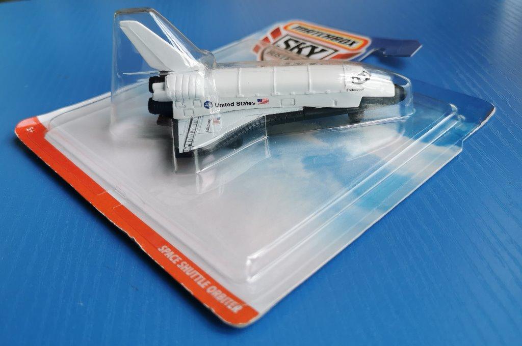 MATCHBOX SKY BUSTERS - SPACE SHUTTLE ORBITER, 興趣及遊戲, 旅行, 旅遊 - 旅行必需品及用品 - Carousell