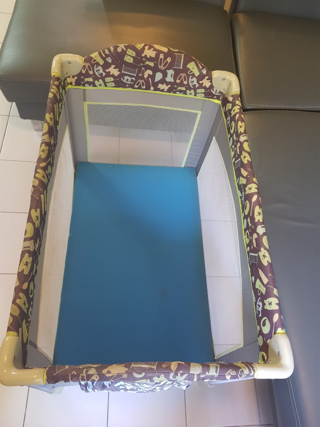 Giant Carrier Crib with Uratex Foam, Babies & Kids, Baby Nursery & Kids ...