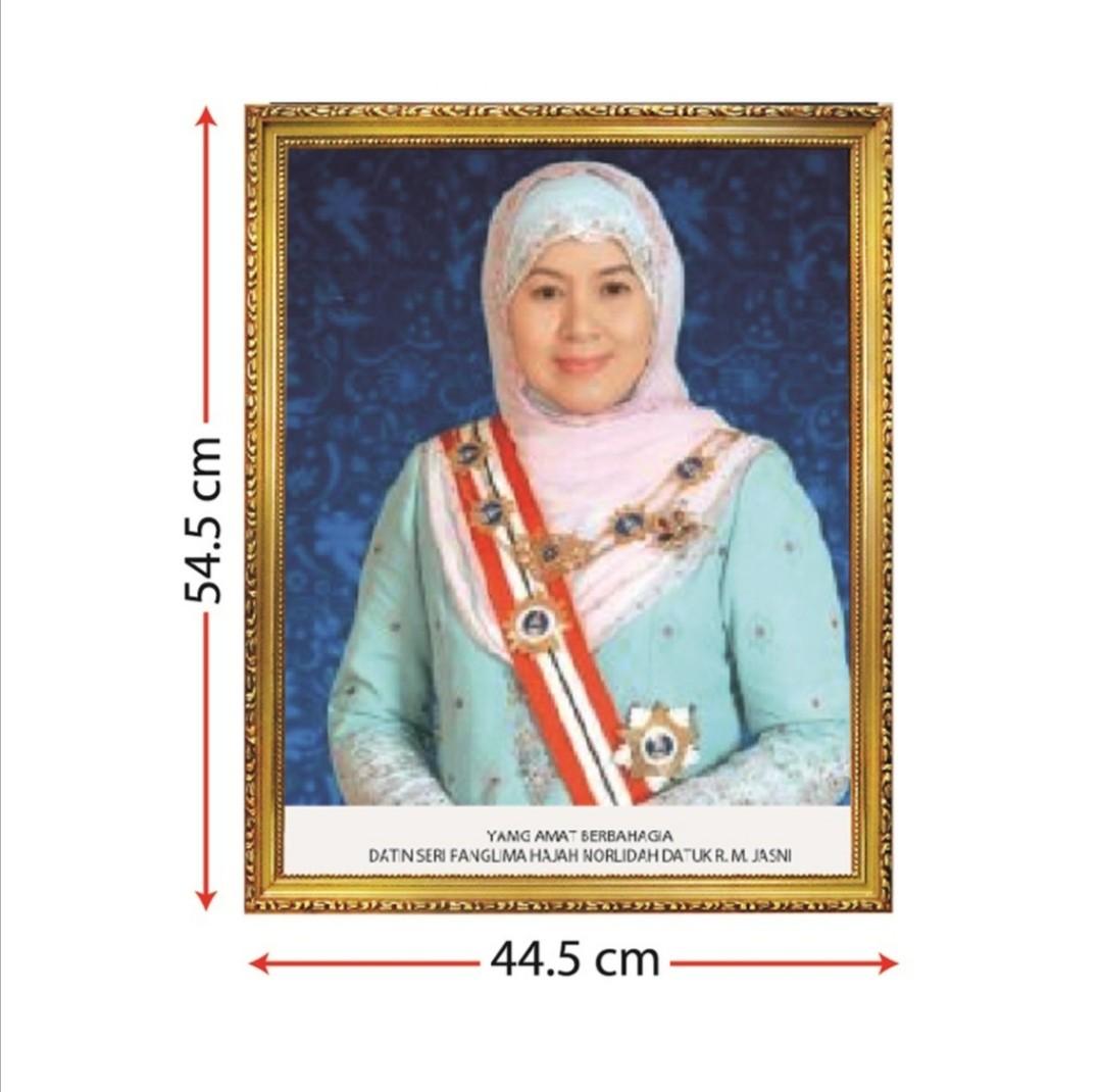 PS-Bingkai Potret Toh Puan Sabah, Hobbies & Toys, Stationery & Craft ...