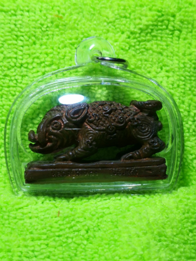 Lp kalong phaya moo, Hobbies & Toys, Memorabilia & Collectibles ...