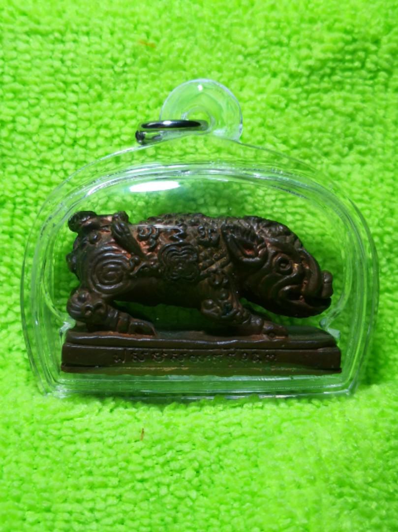 Lp kalong phaya moo, Hobbies & Toys, Memorabilia & Collectibles ...