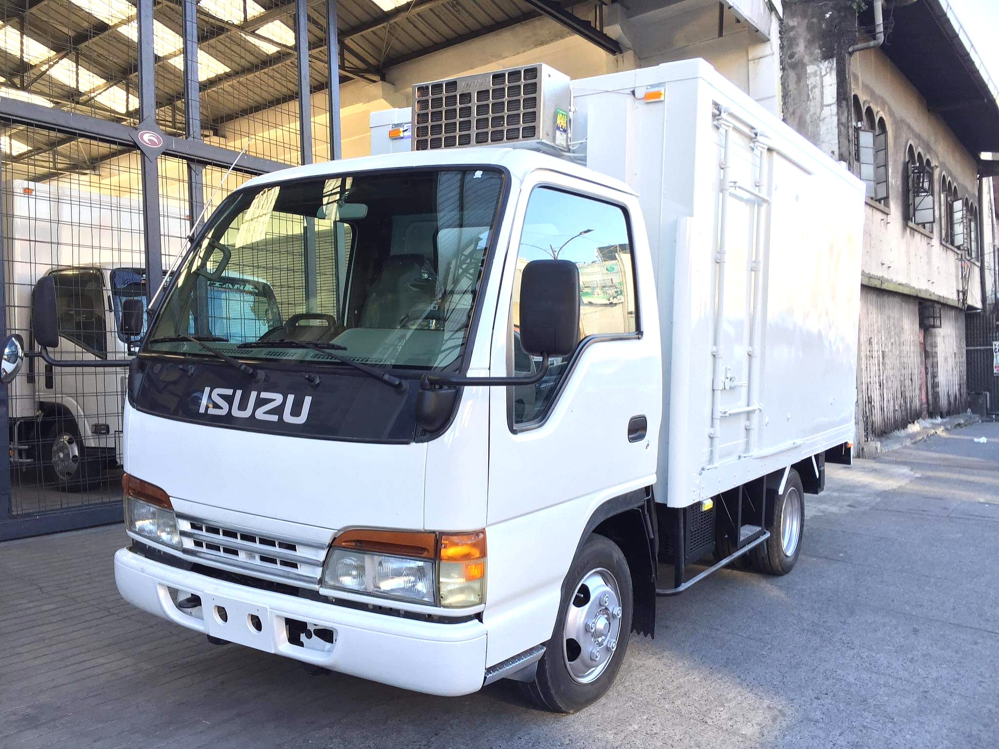 10ft 4HF1 2019 Isuzu Freezer Van mechanical, Special Vehicles, Heavy ...