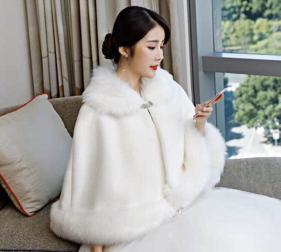 Classy White Winter Cloak , Women's Fashion, Coats, Jackets and ...