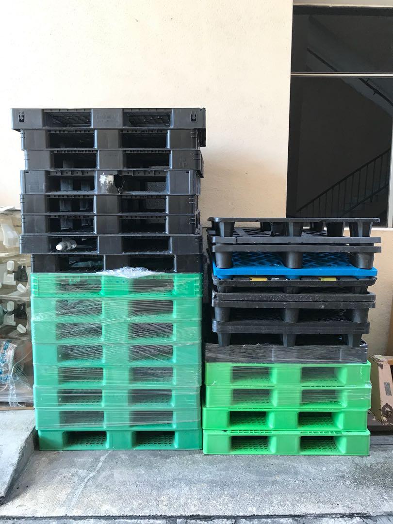 Used Heavy Duty Plastic Pallet (110 x 110cm), Everything Else on Carousell