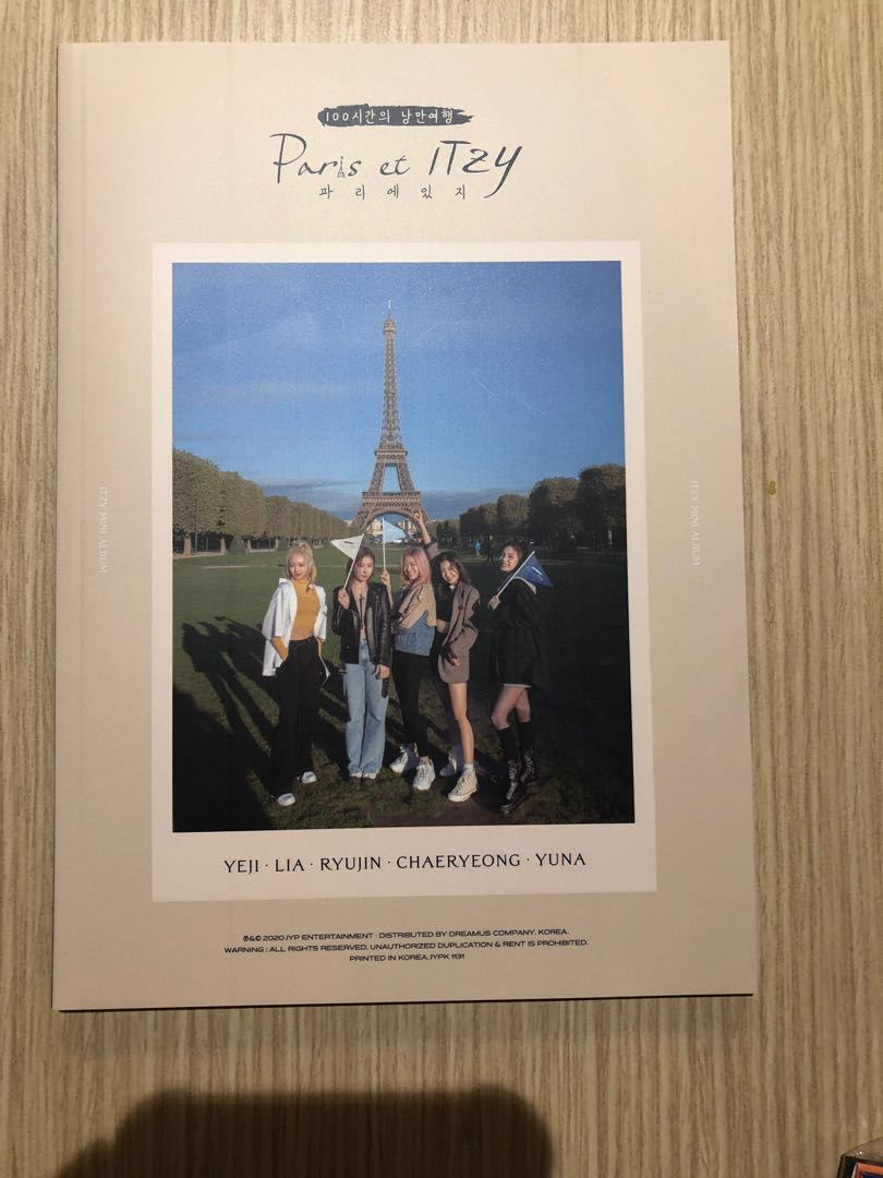 [WTS] Itzy Pre-Order Benefit Paris et Itzy Photo Book, Hobbies & Toys ...