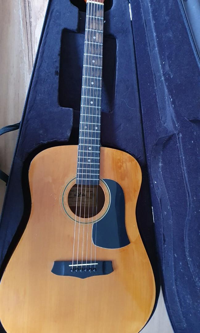 ARIA Japanese AW75 Acoustic Guitar, Hobbies & Toys, Music & Media ...
