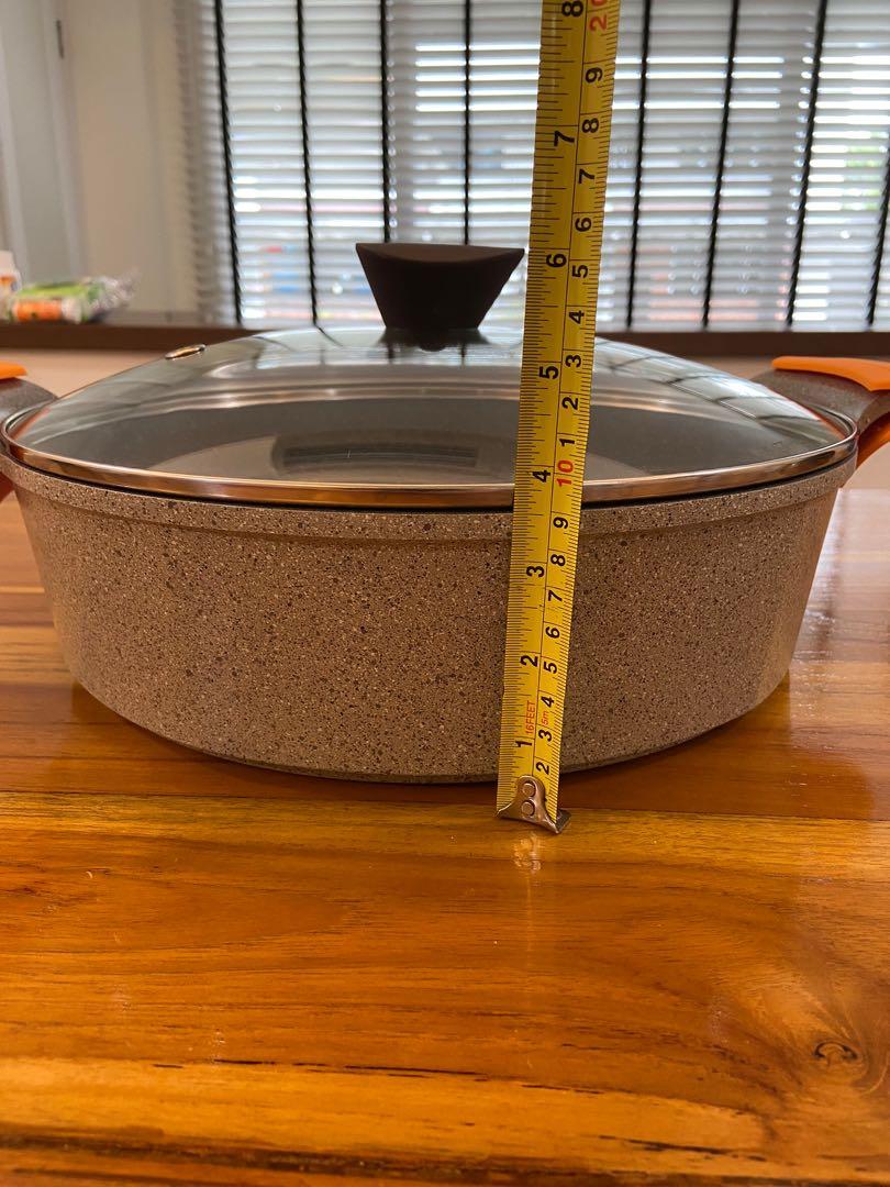 Non-stick pot 32 cm, Home Appliances, Kitchenware on Carousell
