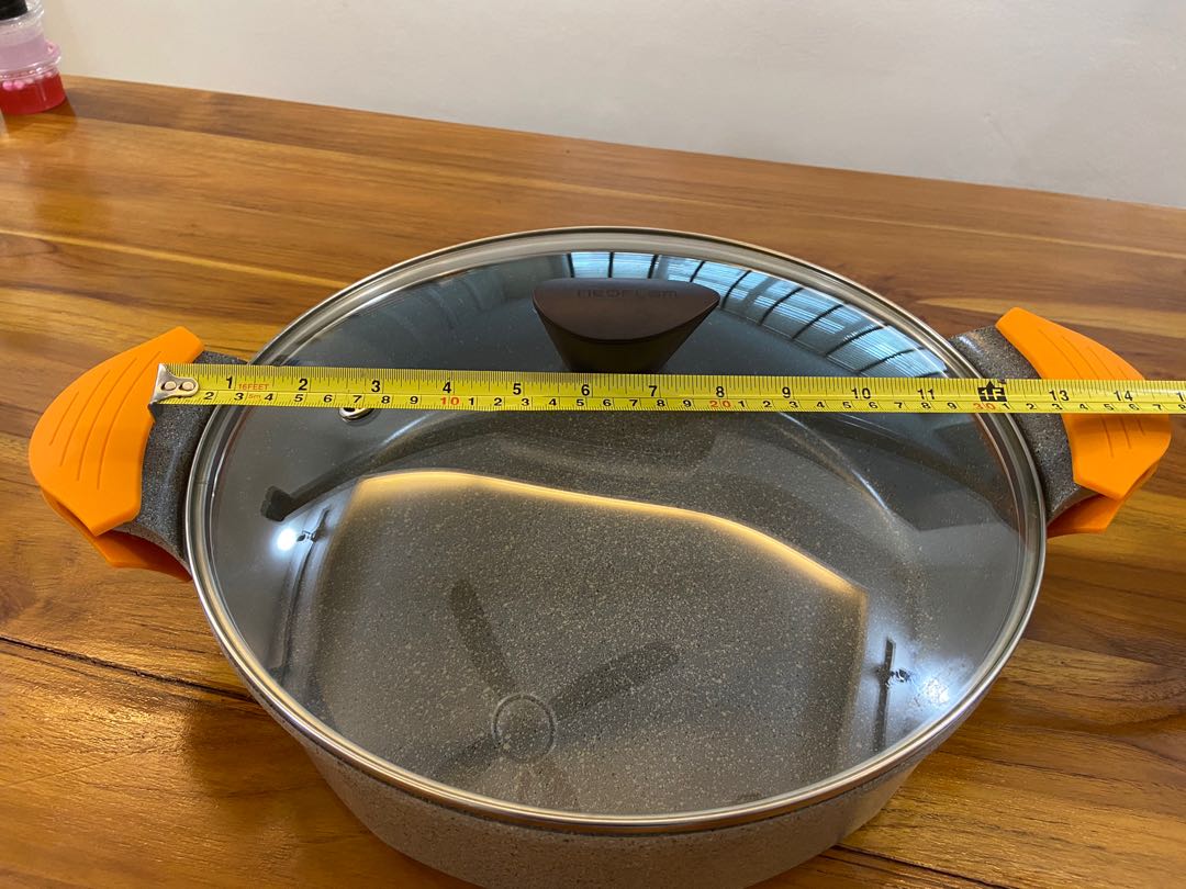 Non-stick pot 32 cm, Home Appliances, Kitchenware on Carousell