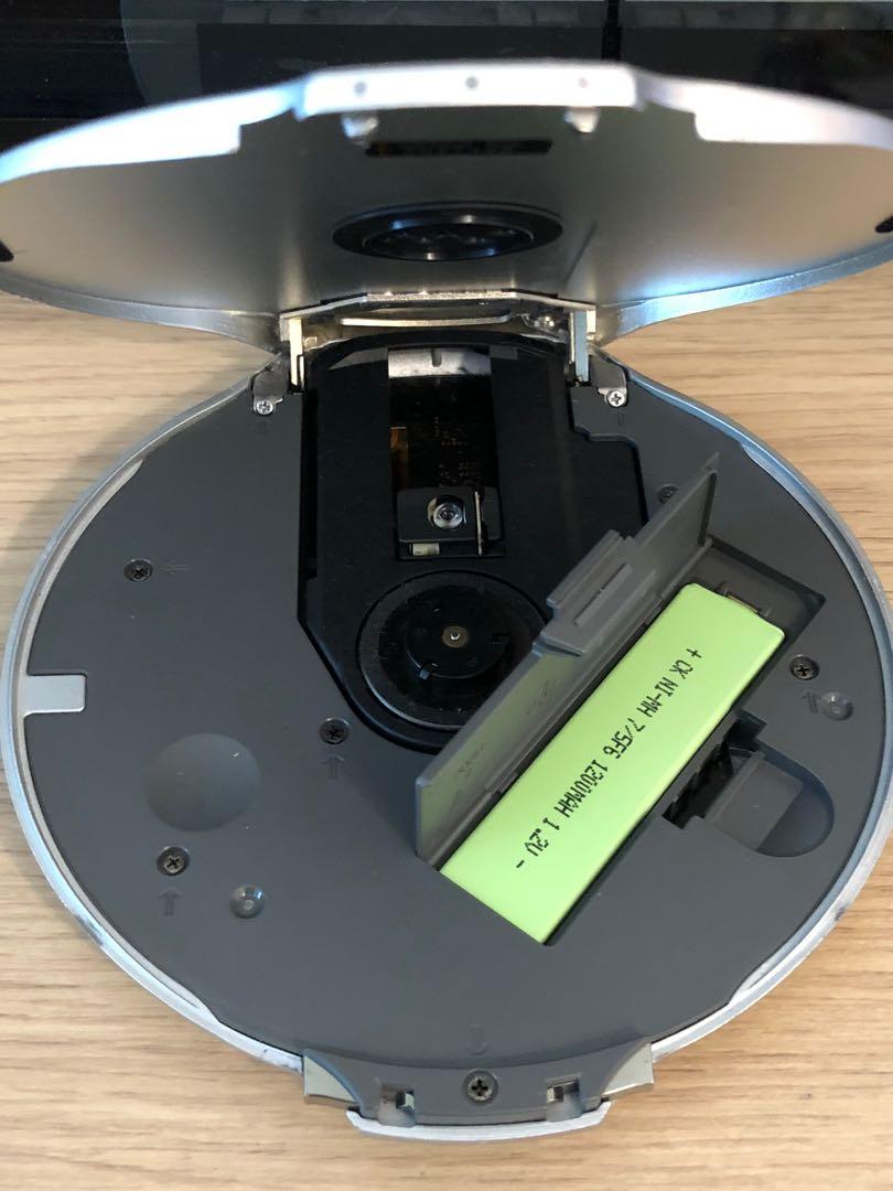 Sony CD Walkman D-NE10 Atrac3 plus MP3 懷舊 經典 旗艦, 音響器材, 可攜式音響設備 - Carousell
