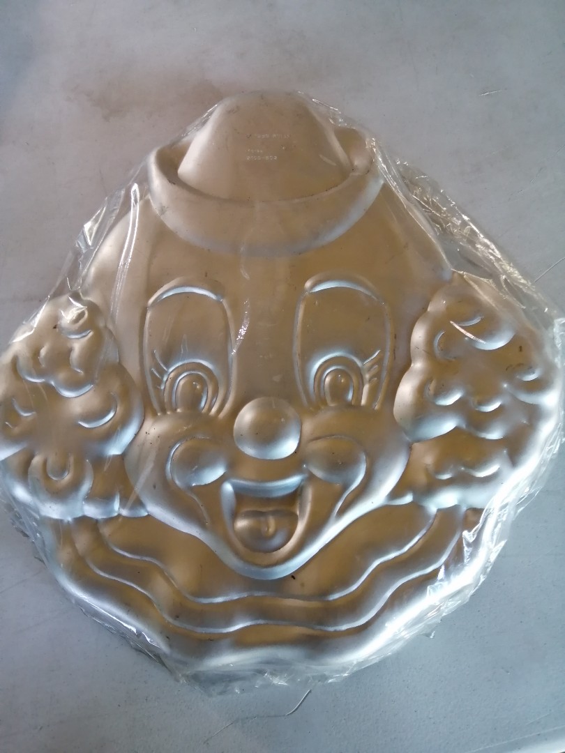 Clown's Face Cake Pan, Furniture & Home Living, Kitchenware & Tableware ...