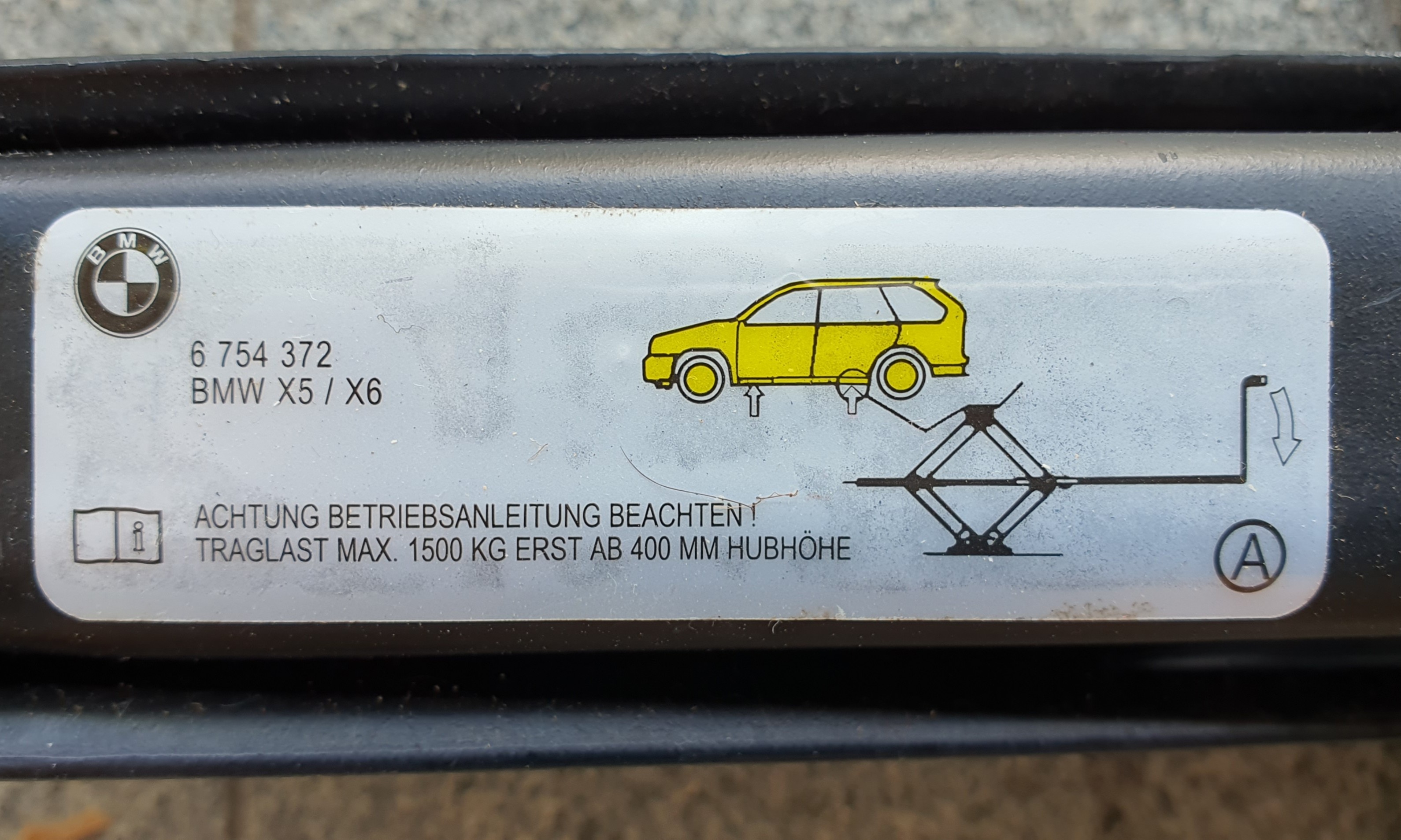 Original BMW car jack .., Car Accessories, Accessories on Carousell