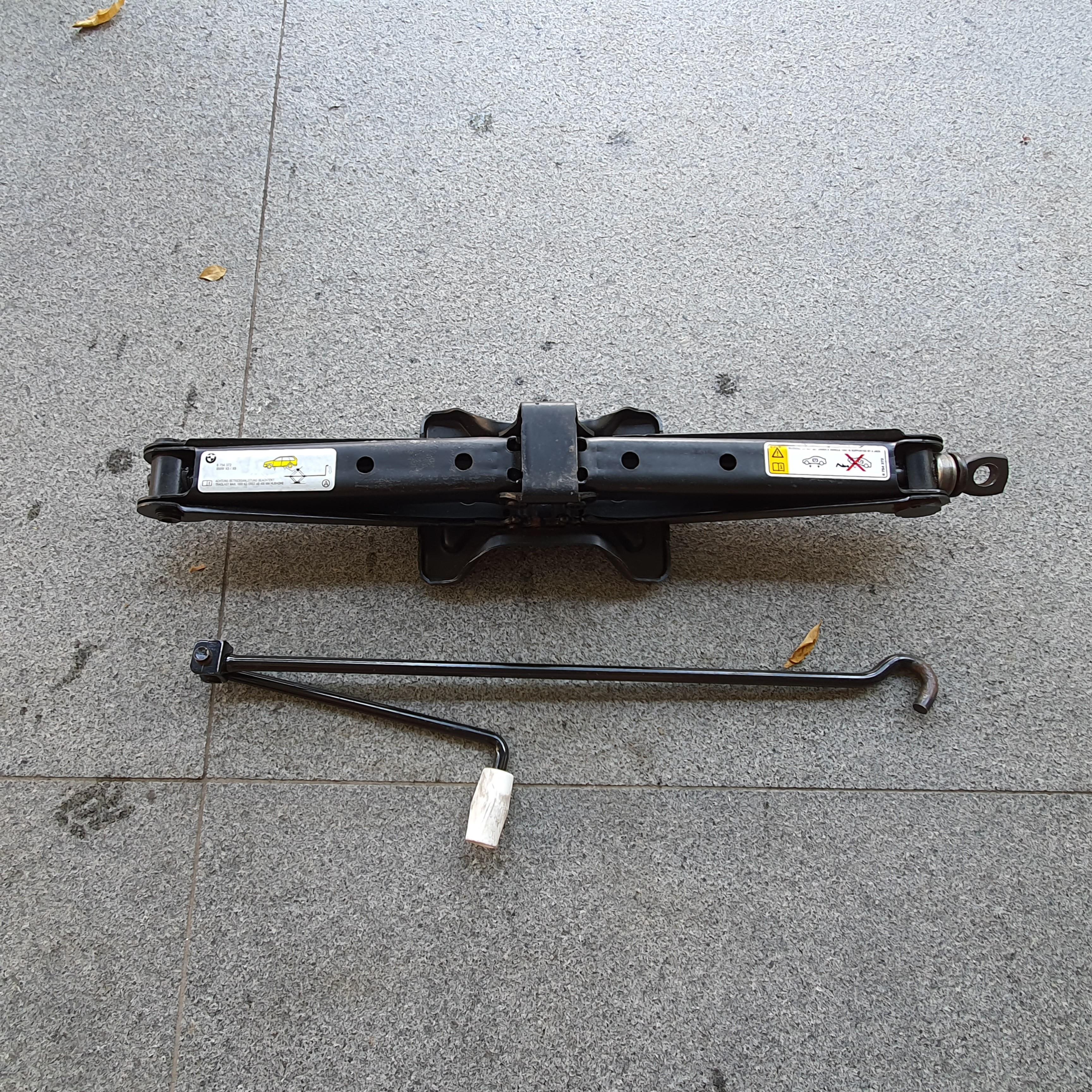 Original BMW car jack .., Car Accessories, Accessories on Carousell