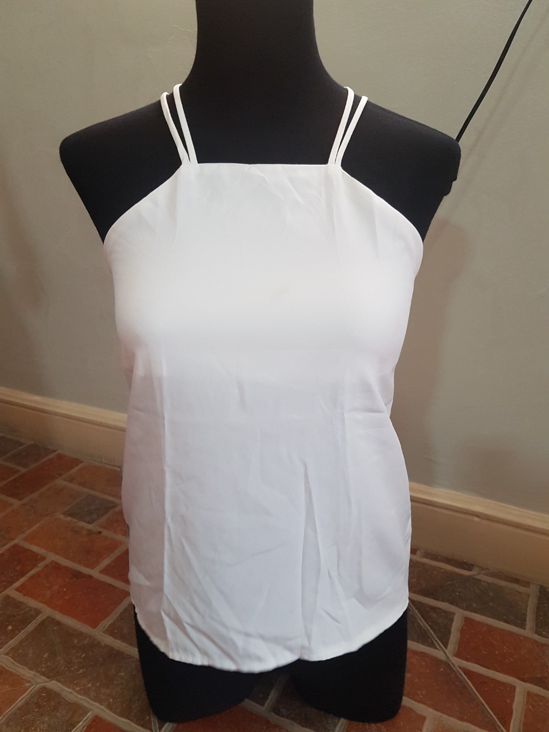 white string top, Women's Fashion, Tops, Sleeveless on Carousell
