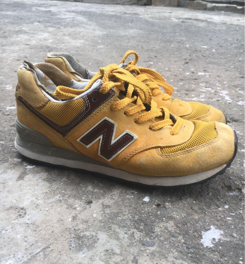 Sepatu New Balance 574 Mustard, Fesyen Pria, Sepatu , Sneakers di Carousell