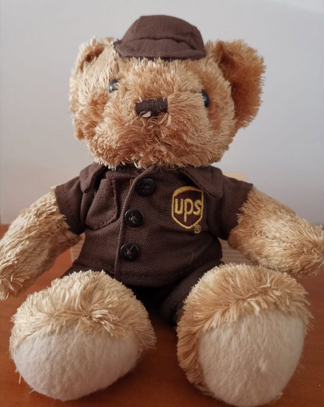 UPS teddy bear, 興趣及遊戲, 玩具 & 遊戲類 - Carousell