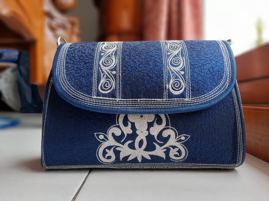Tas etnik warna biru, Fesyen Wanita, Tas & Dompet di Carousell