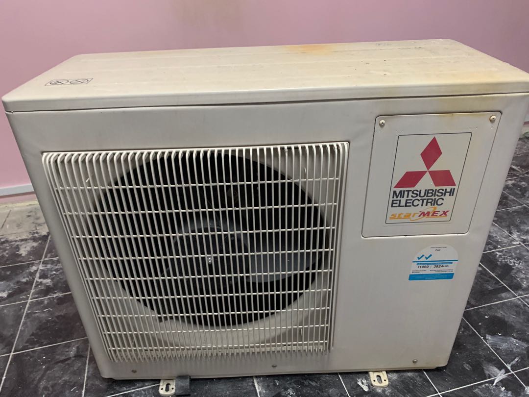 Functioning Mitsubishi air conditioner Condenser Unit(CU)/Outdoor Unit / compressor unit, TV ...