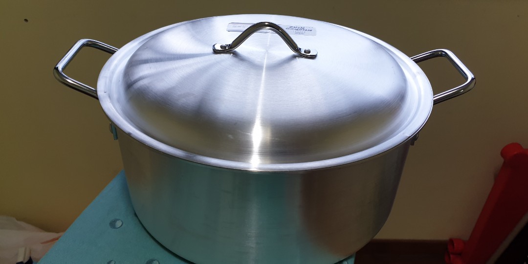 Large cooking pan with lid, Furniture & Home Living, Kitchenware ...