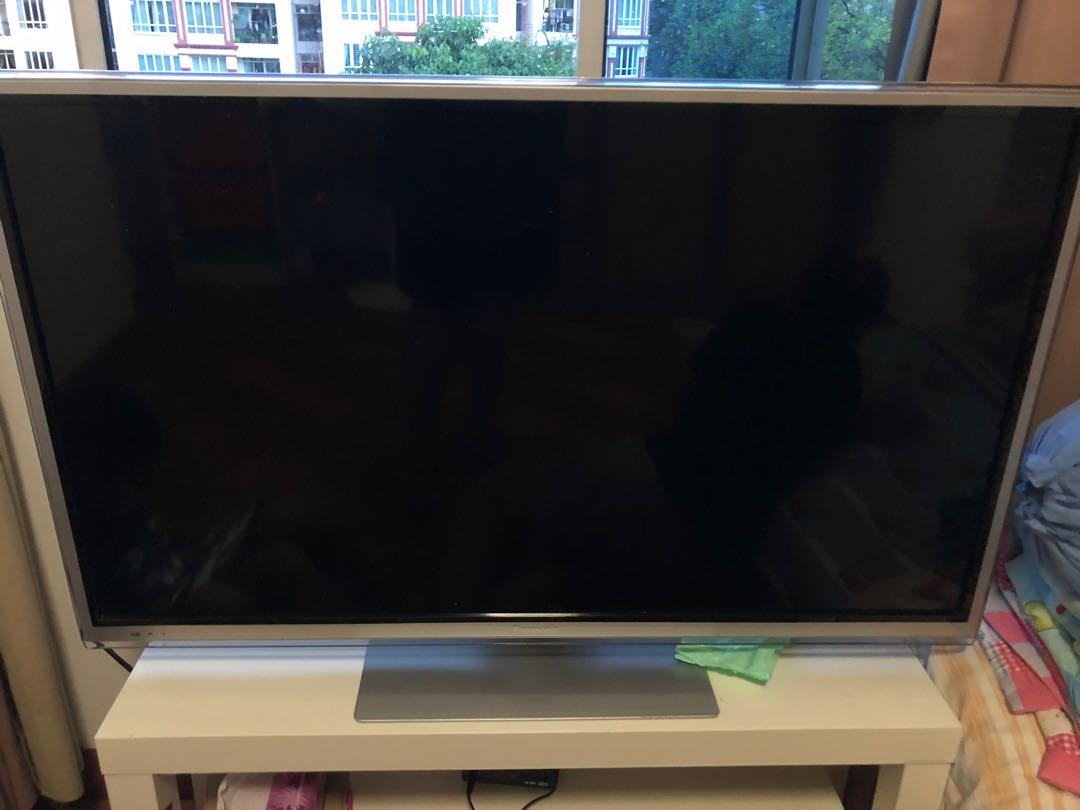Panasonic TH L42.. smart TV 42 inch, TV & Home Appliances, TV ...