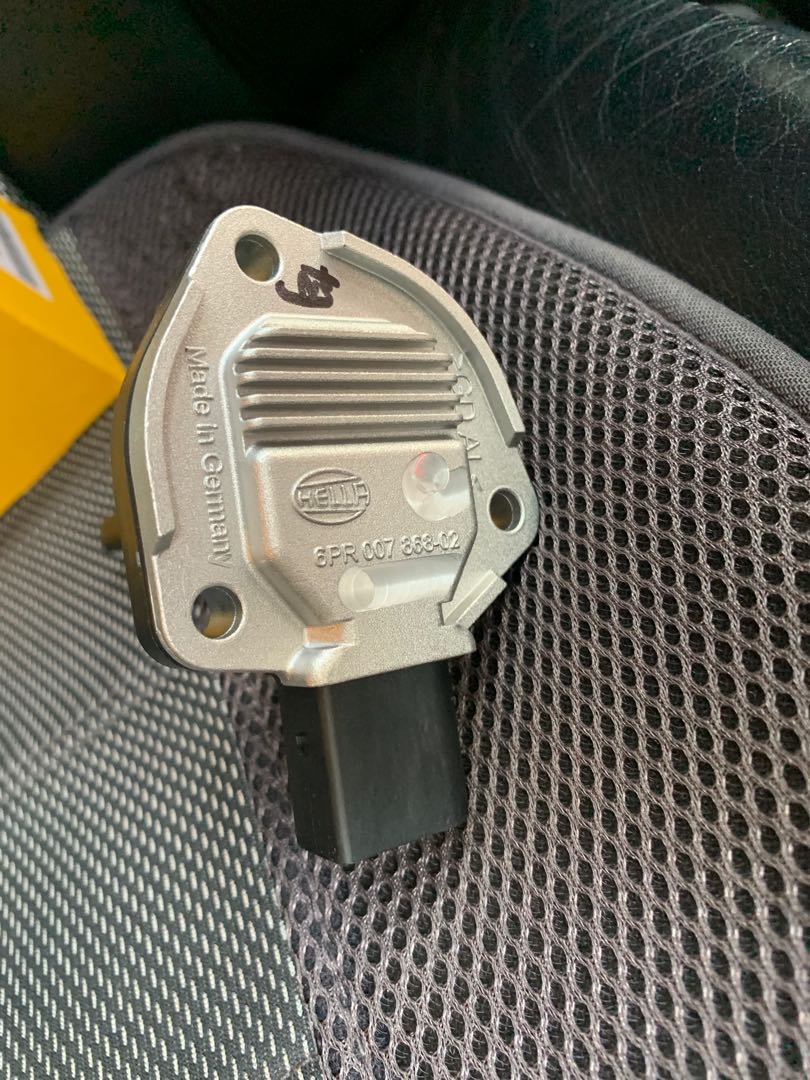 Original BMW E46 engine oil suis, Auto Accessories on Carousell