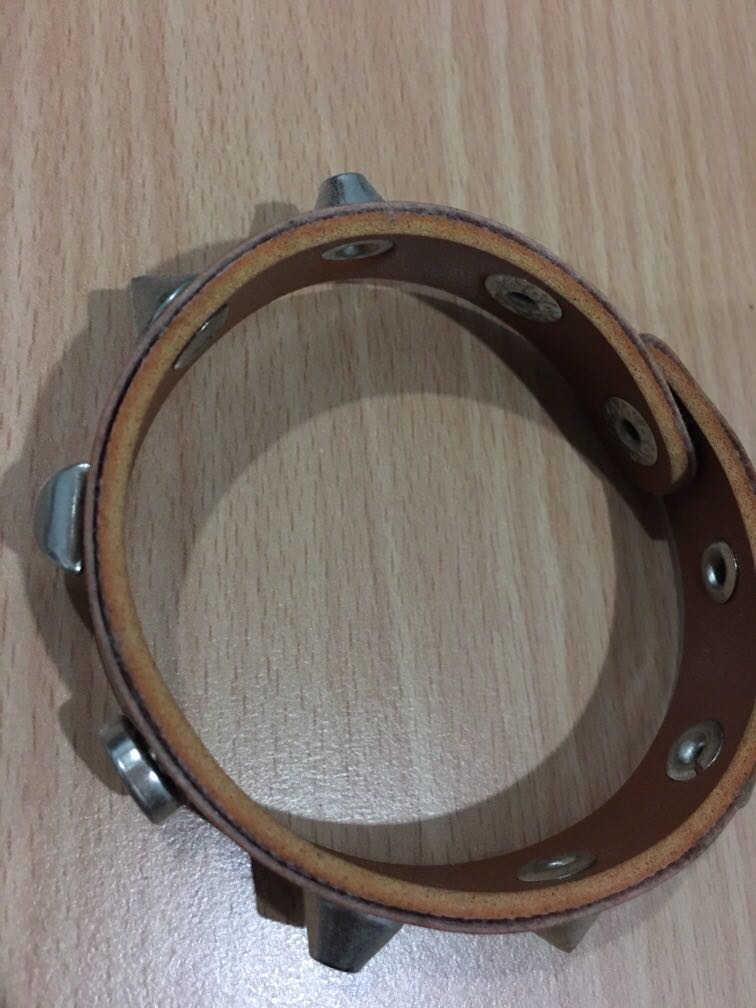 Spiked bracket, Hobbies & Toys, Stationery & Craft, Art & Prints on ...