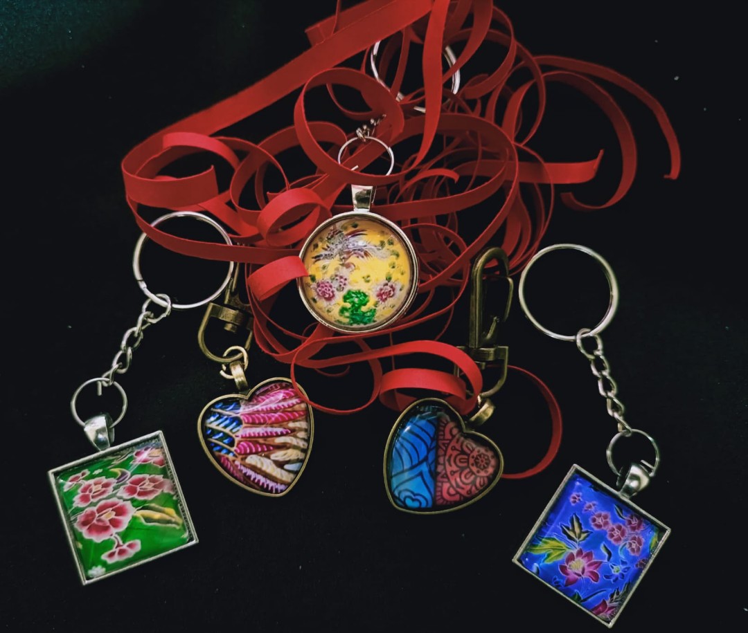 Peranakan Batik Keychain (Made to order), Hobbies & Toys, Stationery ...